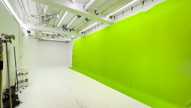 スモーク クロマキ 大音量可 引16m天高3.5m 機材無料 個室メイクR 最大幅11m本格プロ仕様白ホリスタジオ【徒歩2分】の写真11