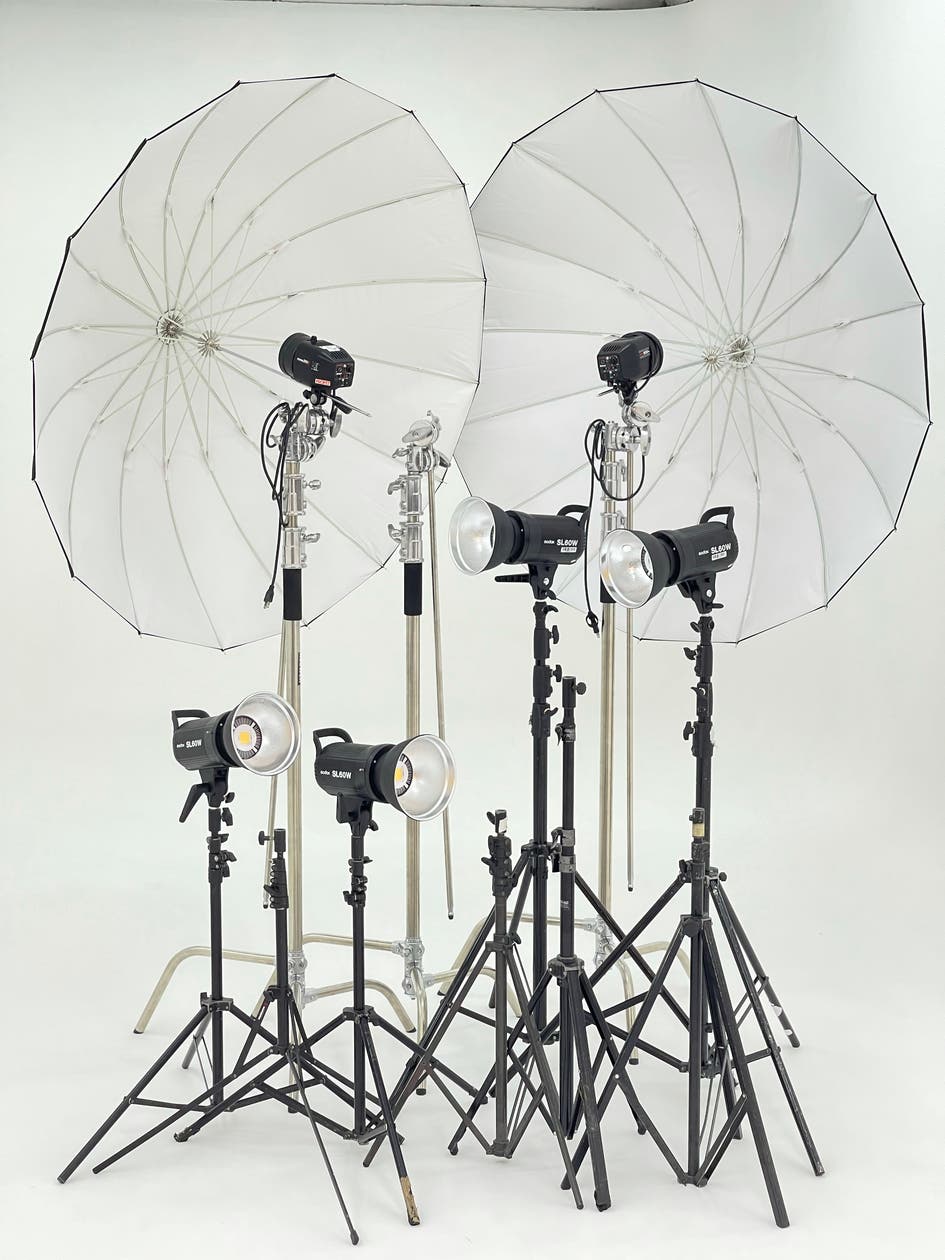 スモーク クロマキ 大音量可 引16m天高3.5m 機材無料 個室メイクR 最大幅11m本格プロ仕様白ホリスタジオ【徒歩2分】の写真9