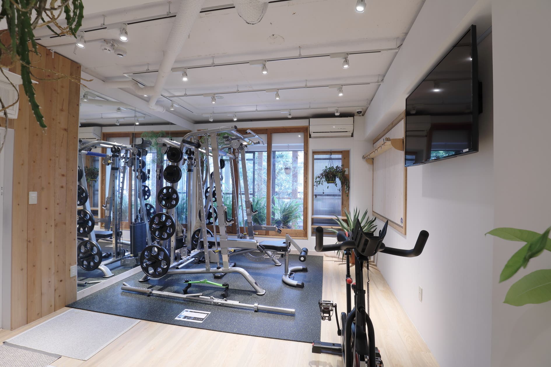 六本木徒歩6分　完全個室の貸切型GYM　50㎡の広々スペース　充実の設備の写真5