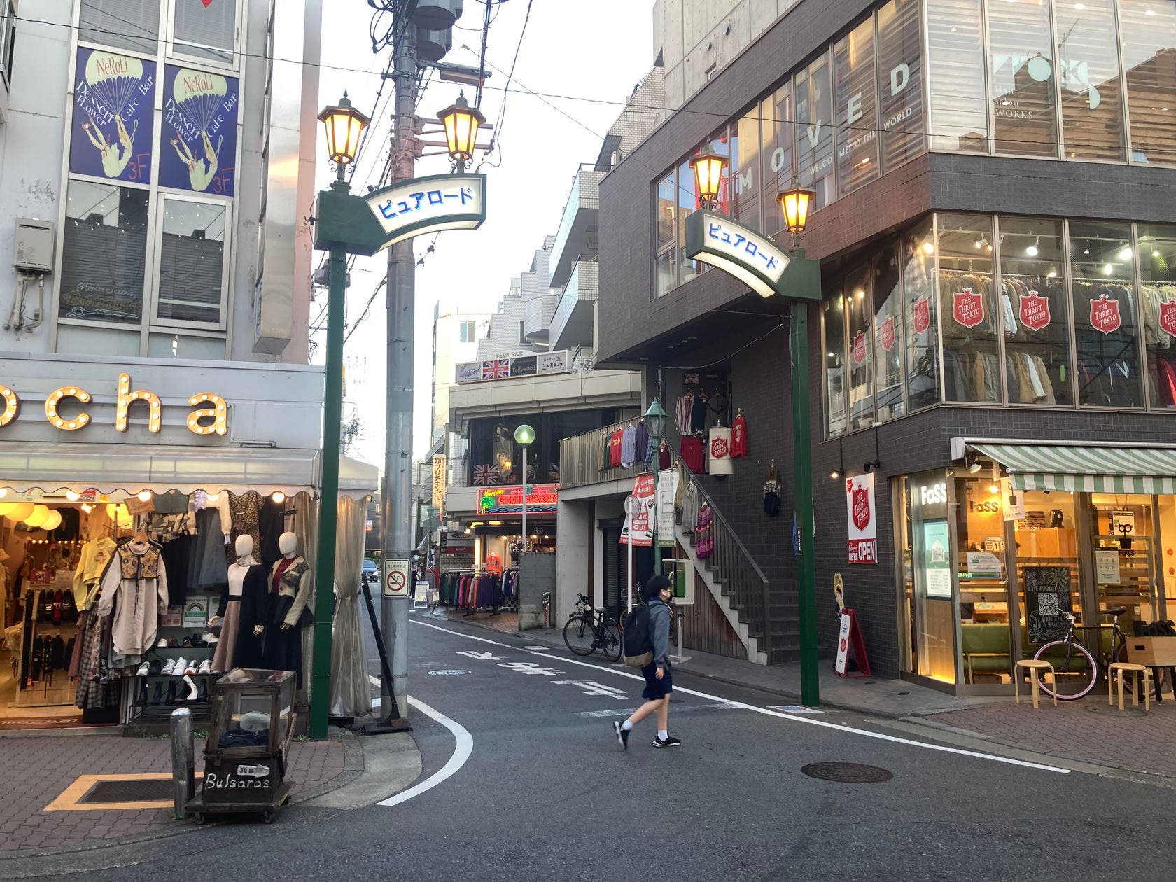 下北沢駅３分♪ 65型ＴＶ📺とBlu-ray・fireTVで動画鑑賞✨光WiFi 💖推し会女子会、ホムパ、Web会議やビジネスにの写真25