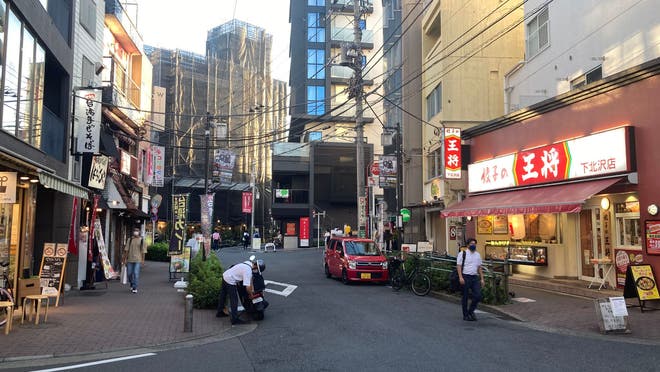 下北沢駅3分♪ 65型TV📺とBlu-ray・fireTVで動画鑑賞✨光WiFi 💖推し会女子会、ホムパ、Web会議やビジネスにの写真24