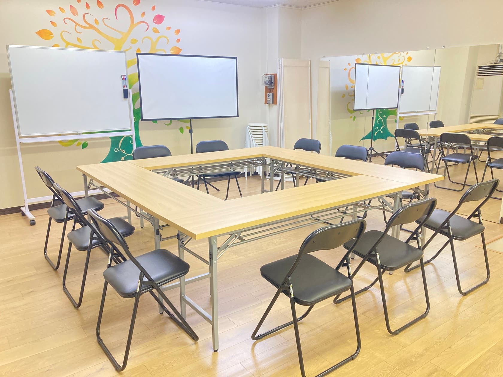 【近鉄奈良駅徒歩1分】ダンスができるレンタルスタジオ/鏡面2面（4.5mと2.7m）/フローリング/ダンス、ヨガ、会議室等の写真7