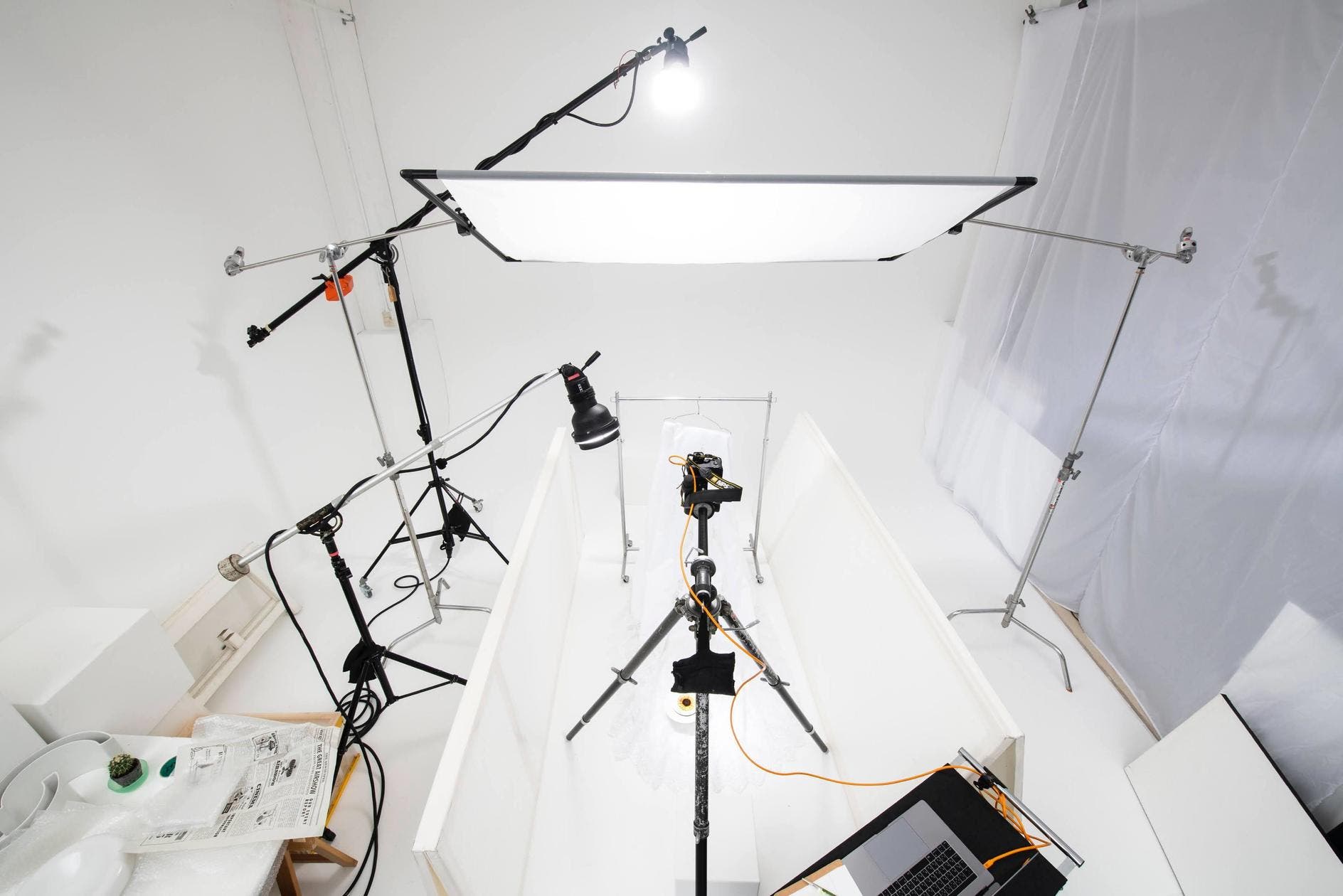 池袋エリアの広々白ホリスタジオ　天井高く、背景紙や無料機材も豊富！の写真14