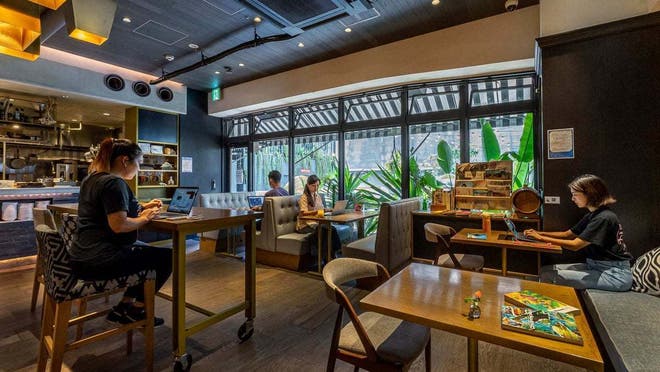 andwork Okinawa/コワーキング・美栄橋駅徒歩5分・58号線沿い・レストラン併設の写真1