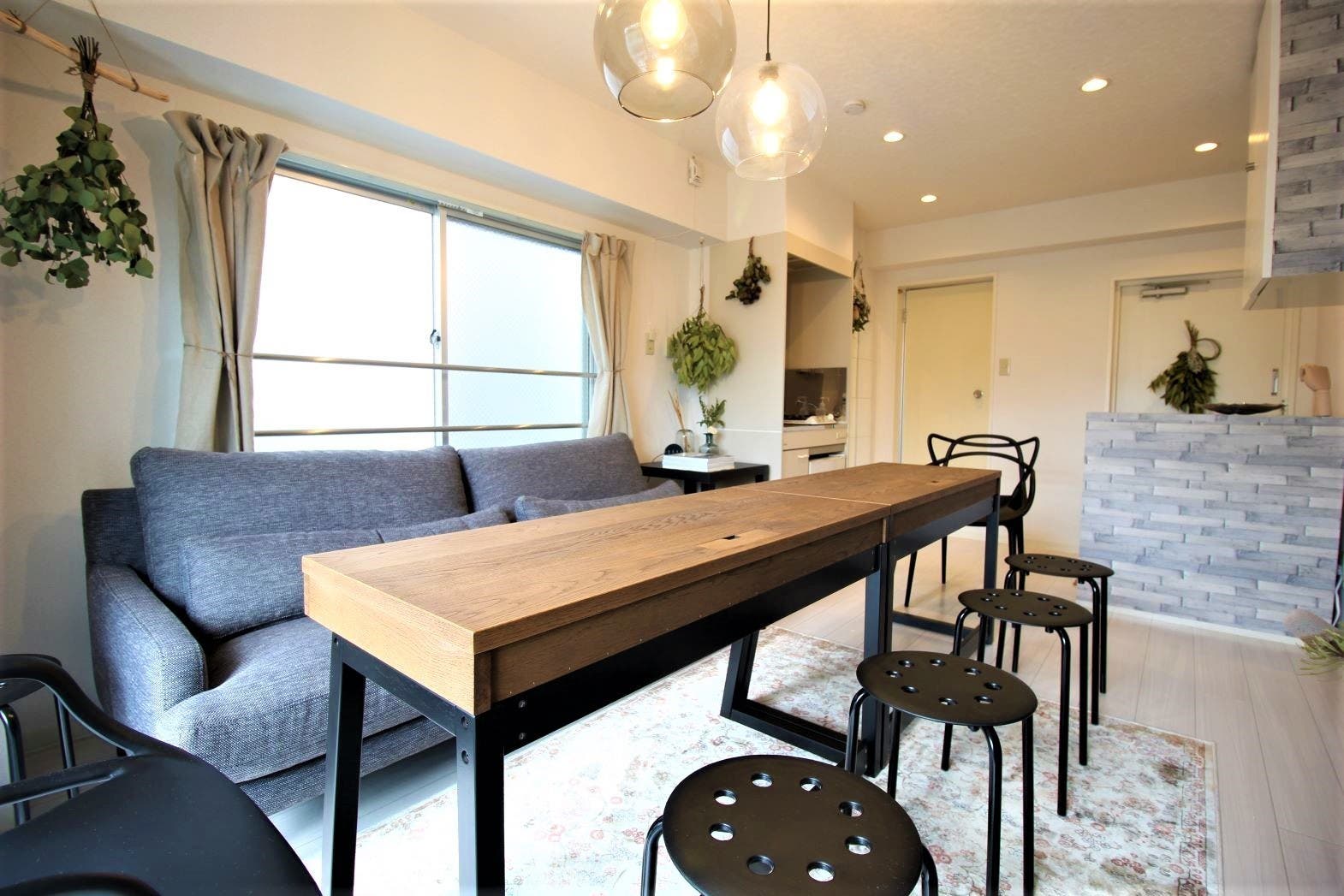 下北沢駅３分♪ 65型ＴＶ📺とBlu-ray・fireTVで動画鑑賞✨光WiFi 💖推し会女子会、ホムパ、Web会議やビジネスにの写真5