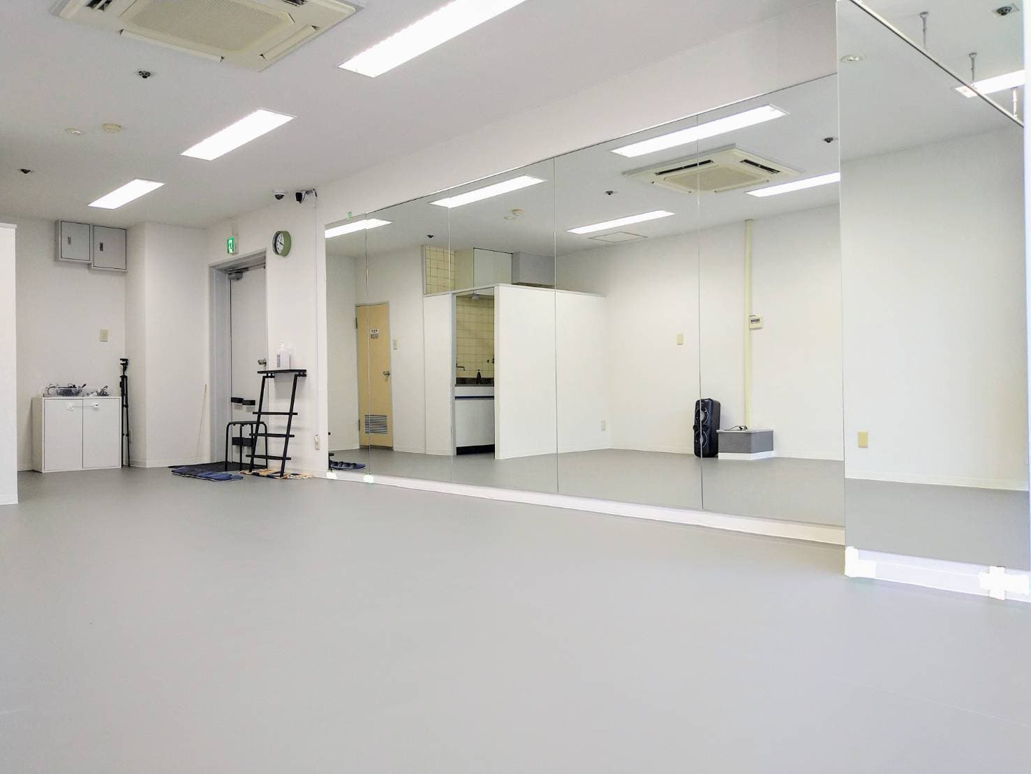 【元町駅30秒！】🎉最大22％OFF🎉大型鏡とリノリウム床🪞長時間割でお得に✨24ｈダンス/ヨガ💃広々36㎡🤸‍♀️の写真7