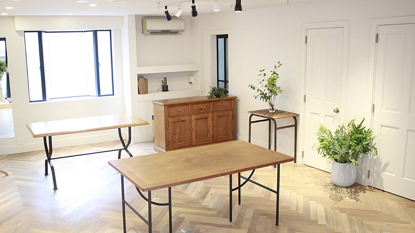 表参道に気分が上がるスペースが誕生！自らもポップアップストアを運営するSAWASAWAのレンタルスペース。の写真1