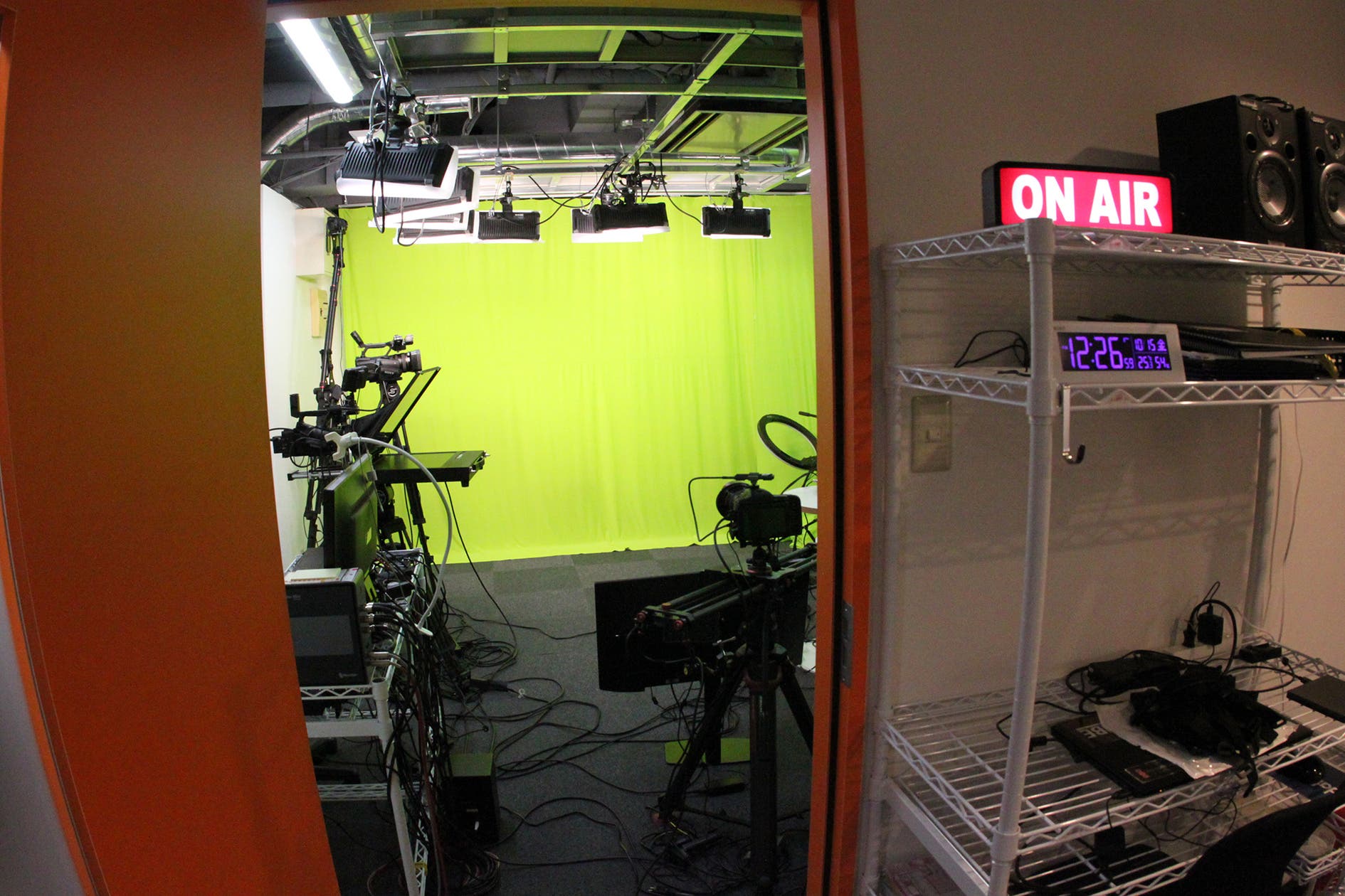 【手ぶらでok！】グリーンバック撮影やライブ配信に特化したミニスタジオ/中野駅近/中野ブロードウェイ2Fの写真6