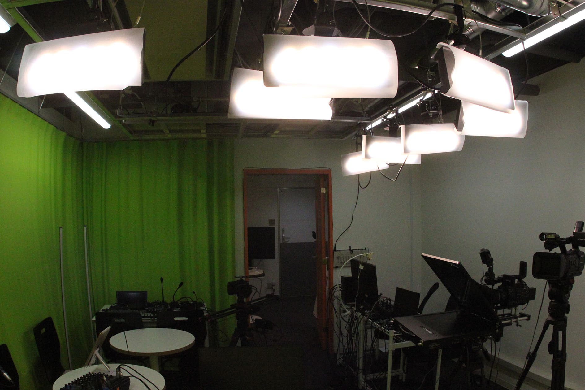 【手ぶらでok！】グリーンバック撮影やライブ配信に特化したミニスタジオ/中野駅近/中野ブロードウェイ2Fの写真13
