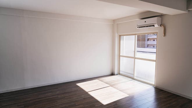 【商品撮影やポートレート撮影に最適】薬院駅徒歩5分の好立地/広々1R/シンプルな内装/白壁/白天井/Profoto貸出/自然光の写真2
