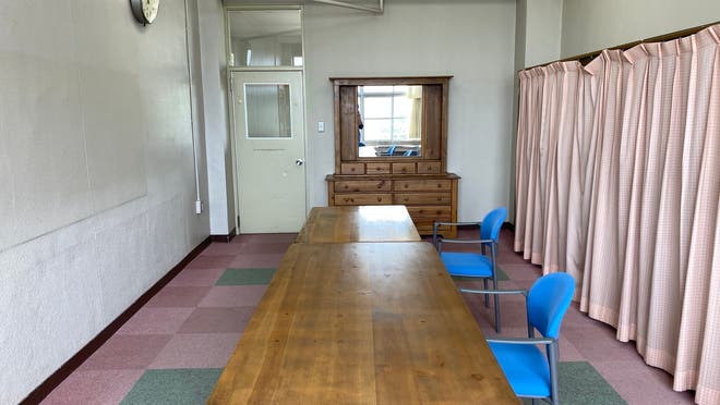 サイレントルーム【2F】 普通教室の半分のサイズ オンライン会議やグループワークに最適の写真3