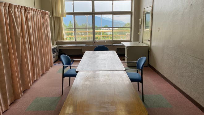 サイレントルーム【2F】 普通教室の半分のサイズ オンライン会議やグループワークに最適の写真4