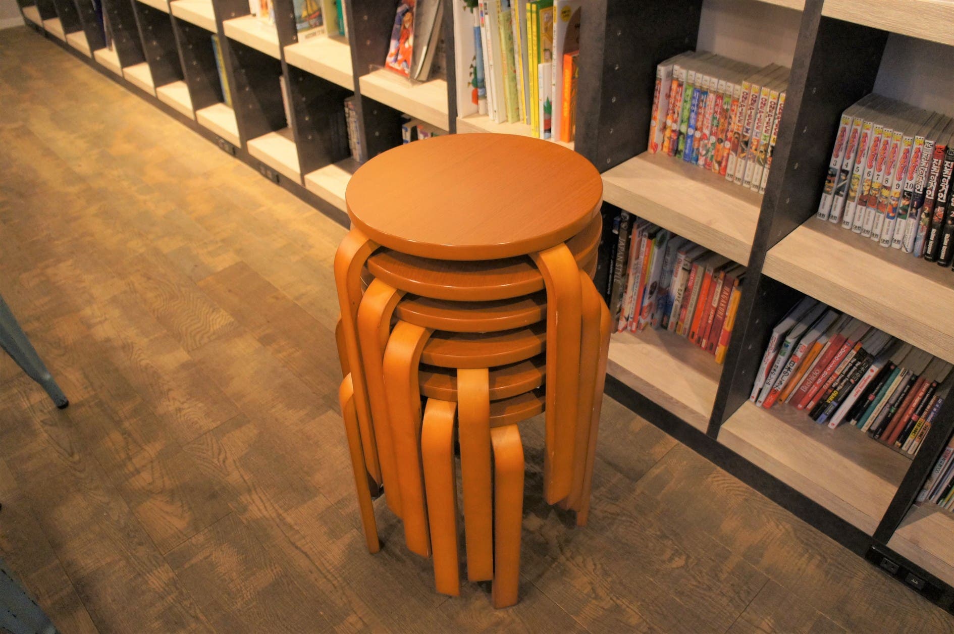 スタッキングチェアの画像1