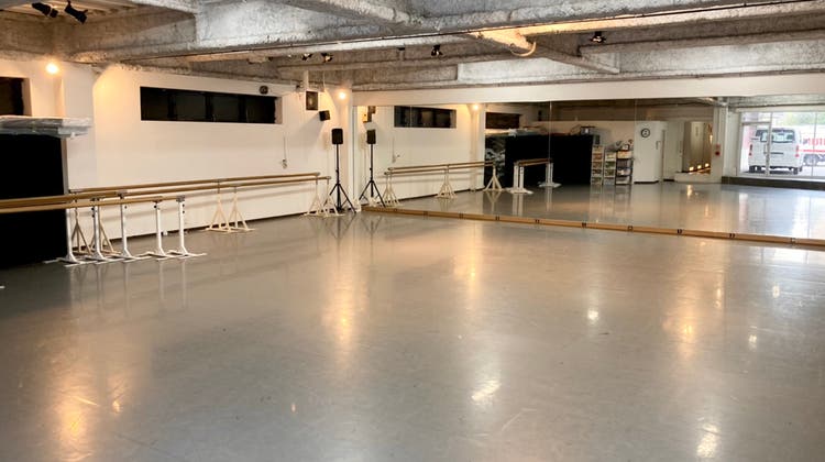 【YTJ西宮/1Fスタジオ】西宮北口駅から徒歩5分・鏡張りのダンスやレッスンに最適なスタジオですの写真1