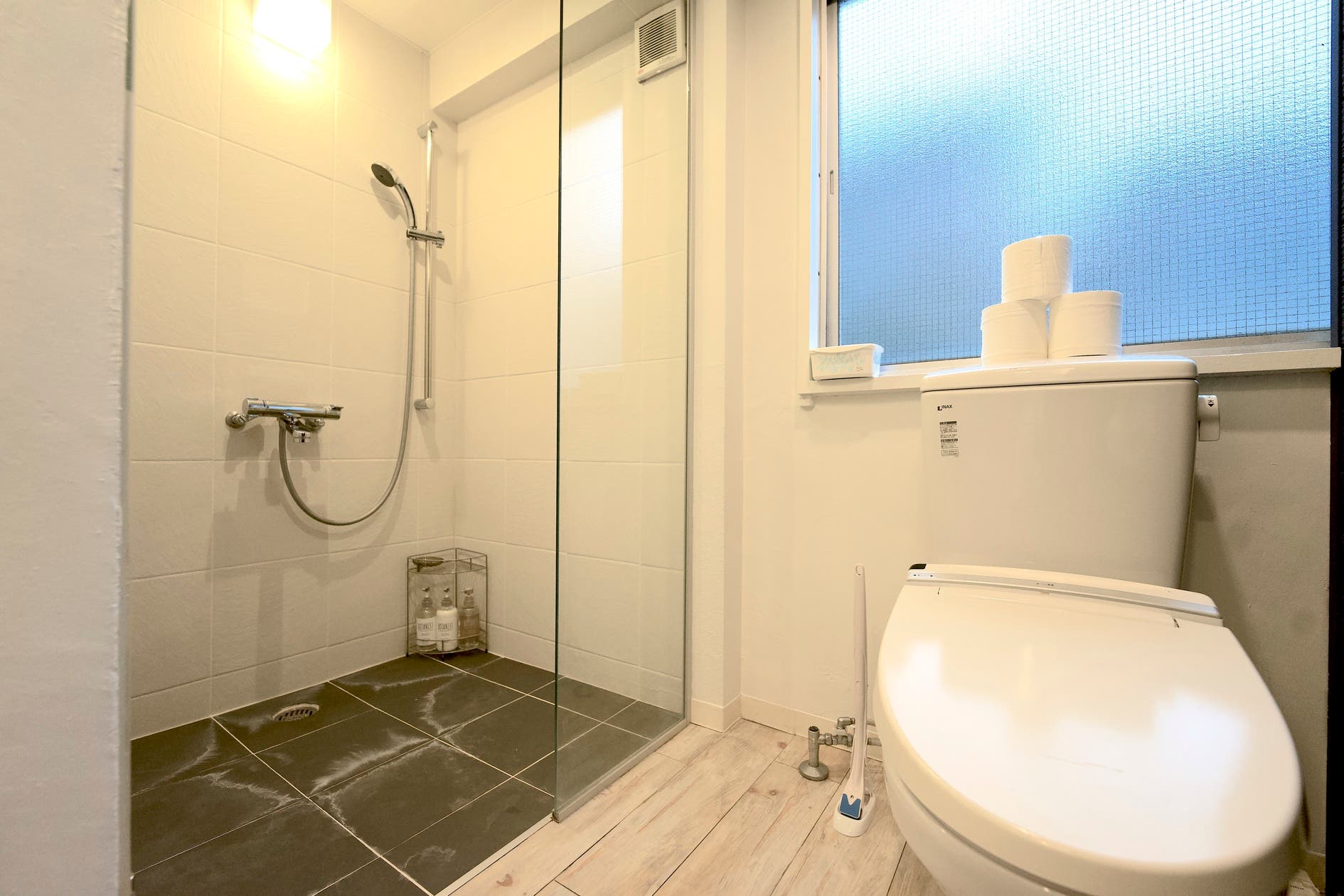 浴室（シャワー）のご利用※タオル類は置いてありませんのでお近くでお買い求めくださいの画像1