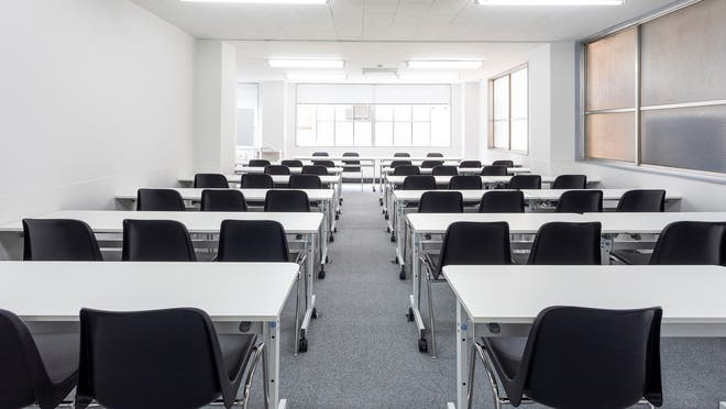 【半蔵門徒歩45秒/麴町駅徒歩4分】アクセス良好・低価格/48名収容/備品無料□会議・研修・セミナーにも最適□レイアウト変更自由の写真1