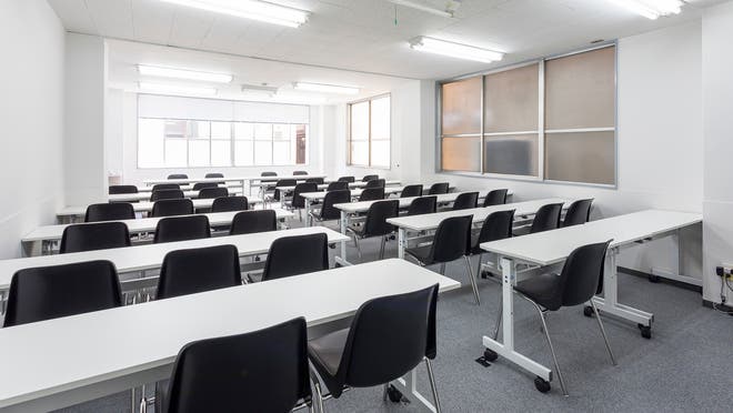 【半蔵門徒歩45秒/麴町駅徒歩4分】アクセス良好・低価格/48名収容/備品無料□会議・研修・セミナーにも最適□レイアウト変更自由の写真3