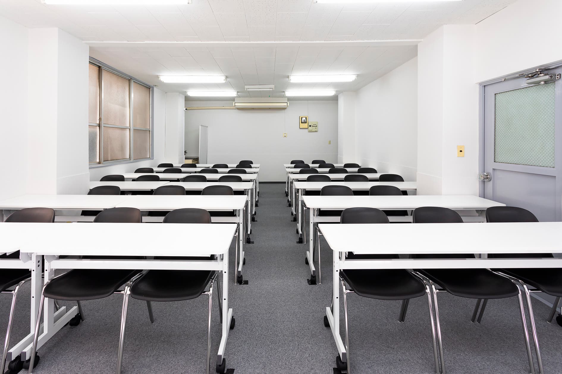 【半蔵門徒歩45秒/麴町駅徒歩4分】アクセス良好・低価格/48名収容/備品無料□会議・研修・セミナーにも最適□レイアウト変更自由の写真6