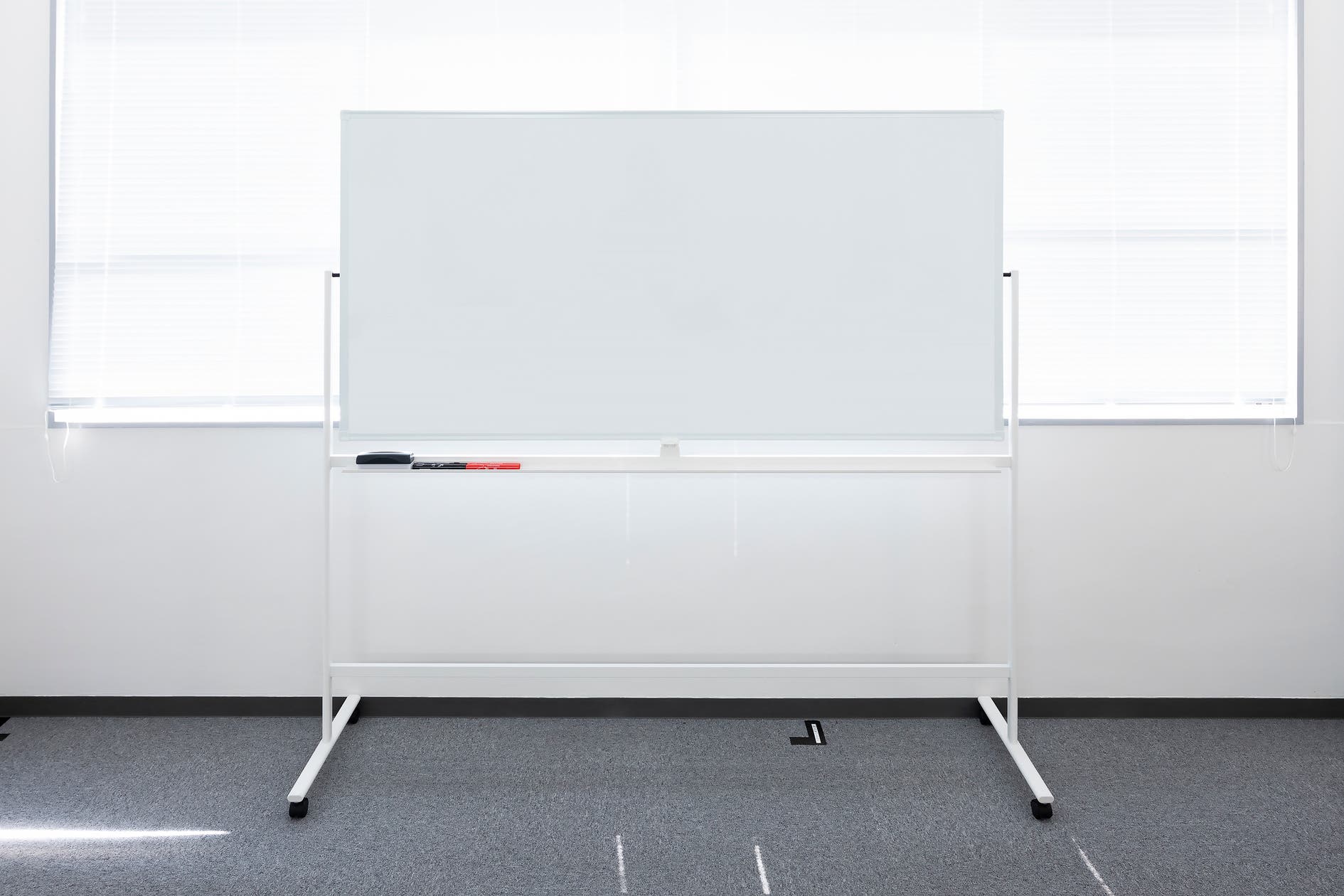 【半蔵門徒歩45秒/麴町駅徒歩4分】アクセス良好・低価格/48名収容/備品無料□会議・研修・セミナーにも最適□レイアウト変更自由の写真7