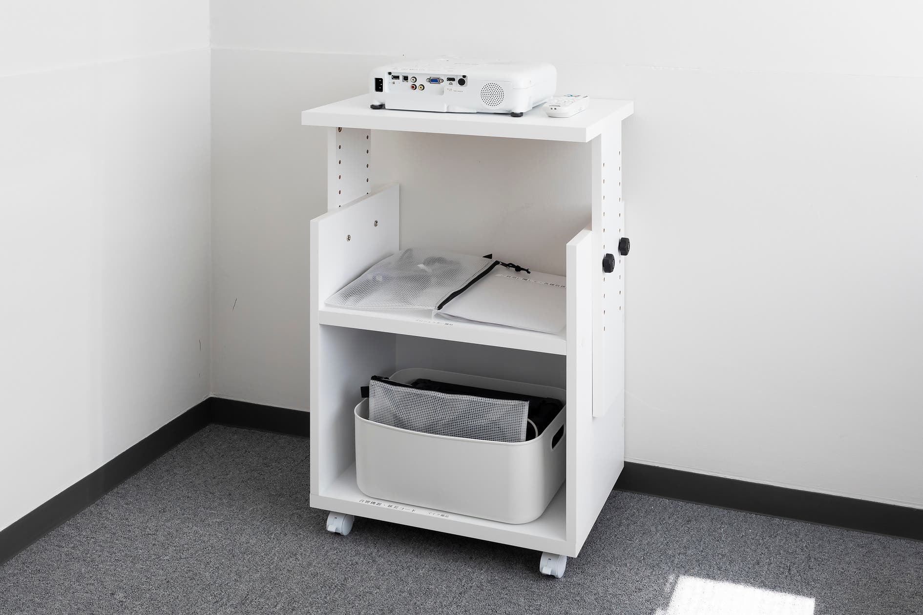 【半蔵門徒歩45秒/麴町駅徒歩4分】アクセス良好・低価格/48名収容/備品無料□会議・研修・セミナーにも最適□レイアウト変更自由の写真8