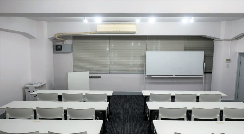 【仲御徒町徒歩45秒/御徒町徒歩5分】45㎡・最大25名｜低価格｜備品全て無料｜貸し会議室・セミナー会場｜レイアウト変更自由