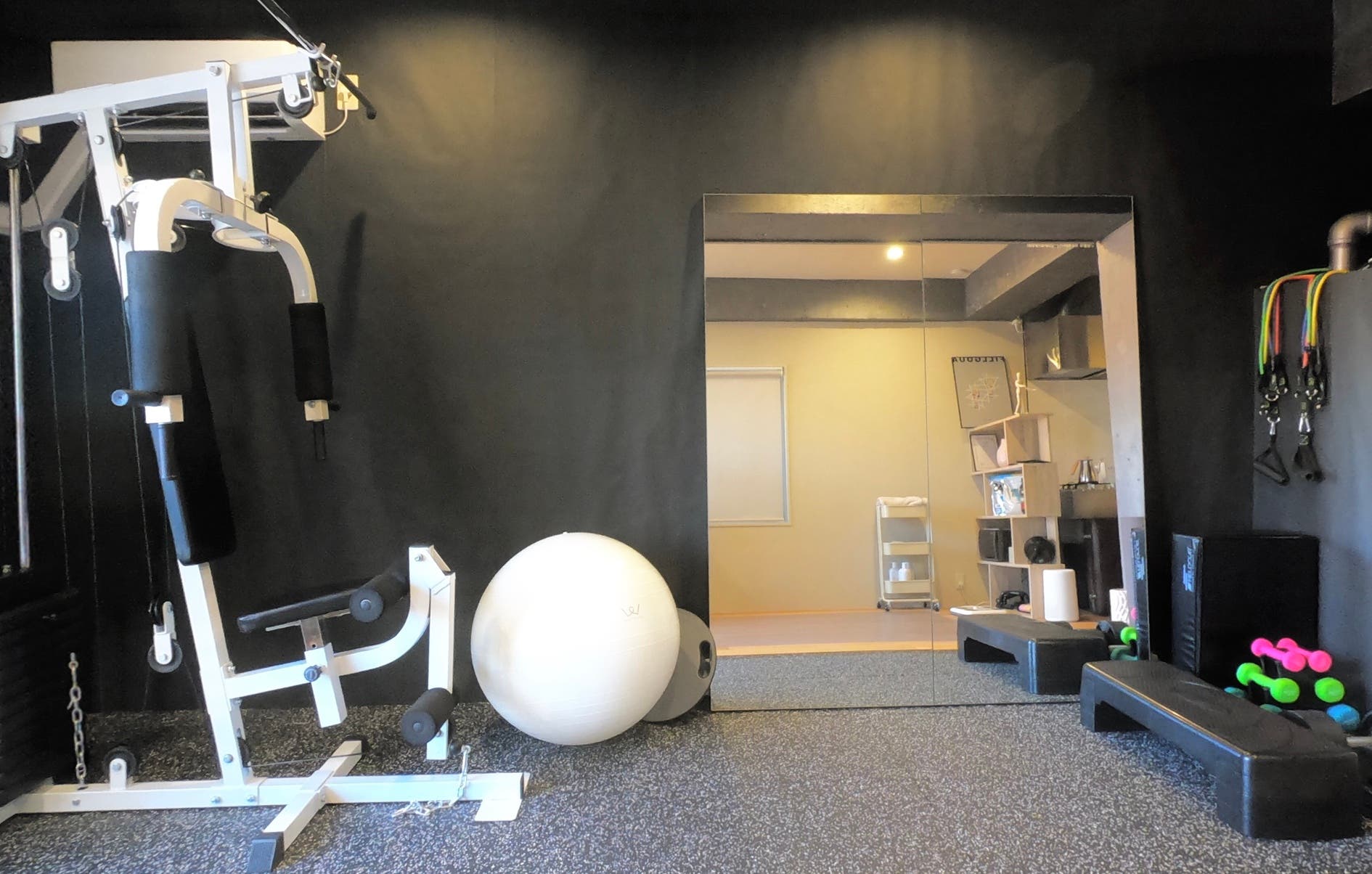 【赤坂駅徒歩3分】個人・パーソナルトレーニング指導/施術/撮影利用できるジムサロンの写真3