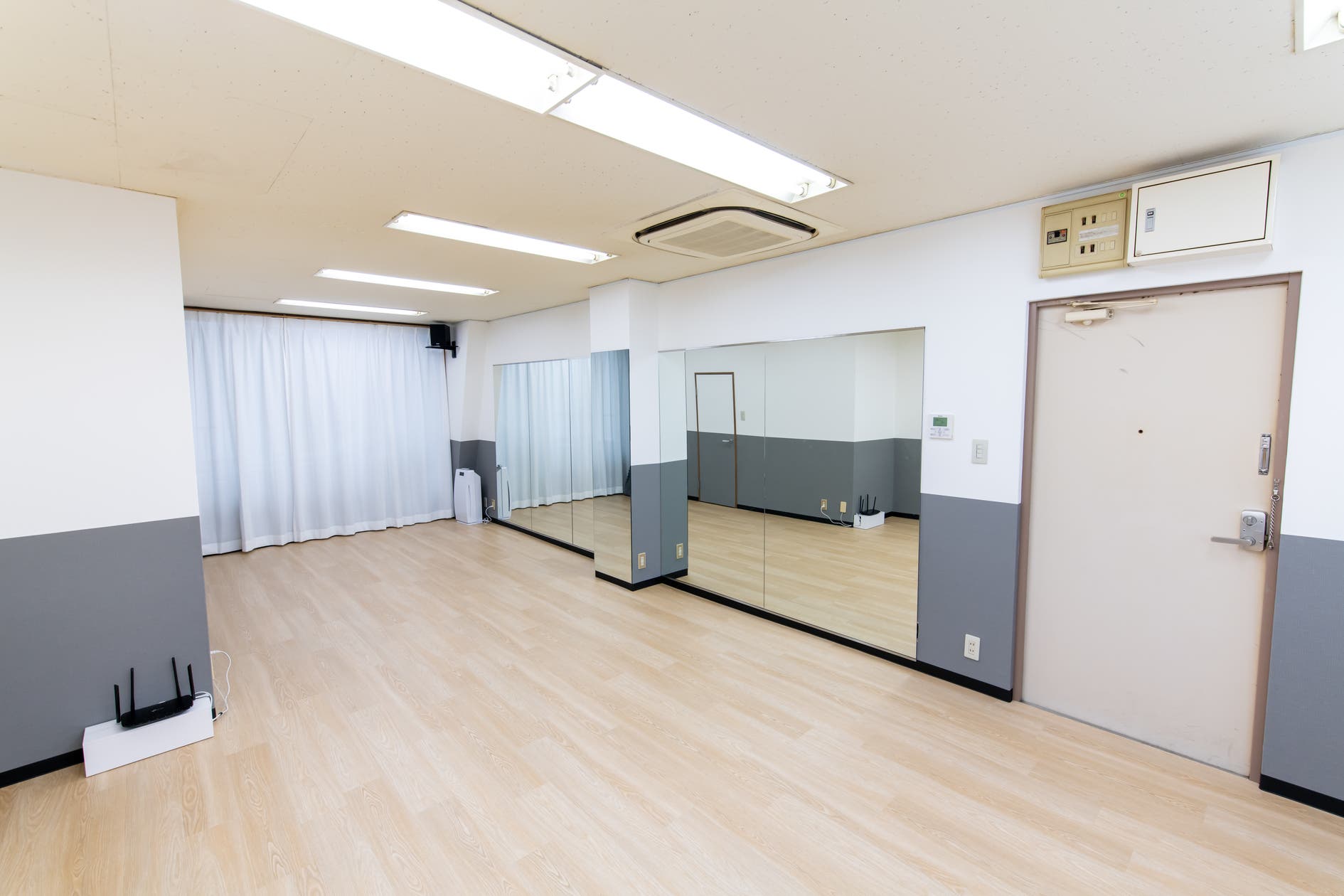 【麻布十番徒歩4分・六本木徒歩8分】【3F】換気・日当り良好/ウォーキング・ヨガ・撮影に人気/大型ミラー・移動式ミラー設置の写真11