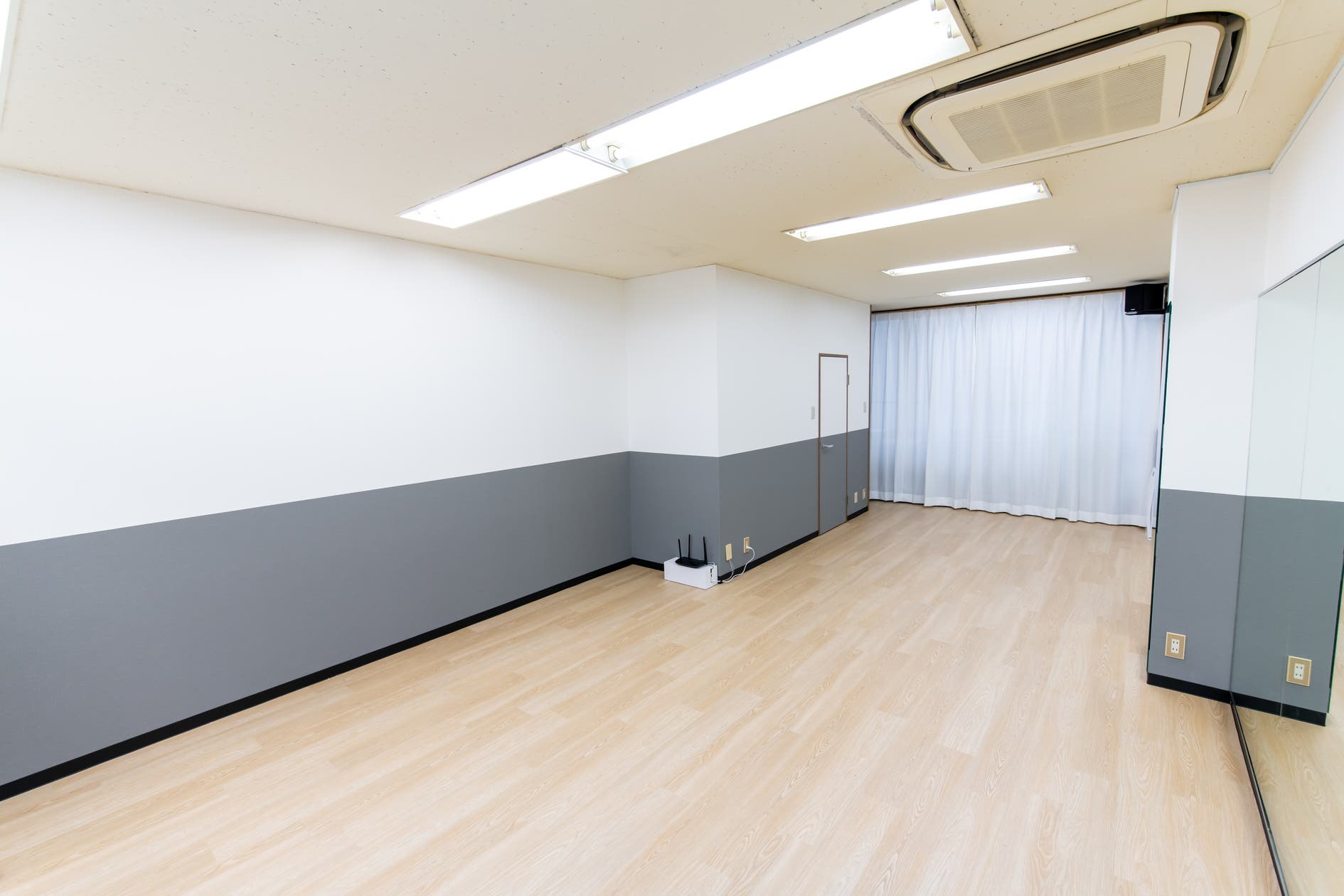 【麻布十番徒歩4分・六本木徒歩8分】【3F】換気・日当り良好/ウォーキング・ヨガ・撮影に人気/大型ミラー・移動式ミラー設置の写真12