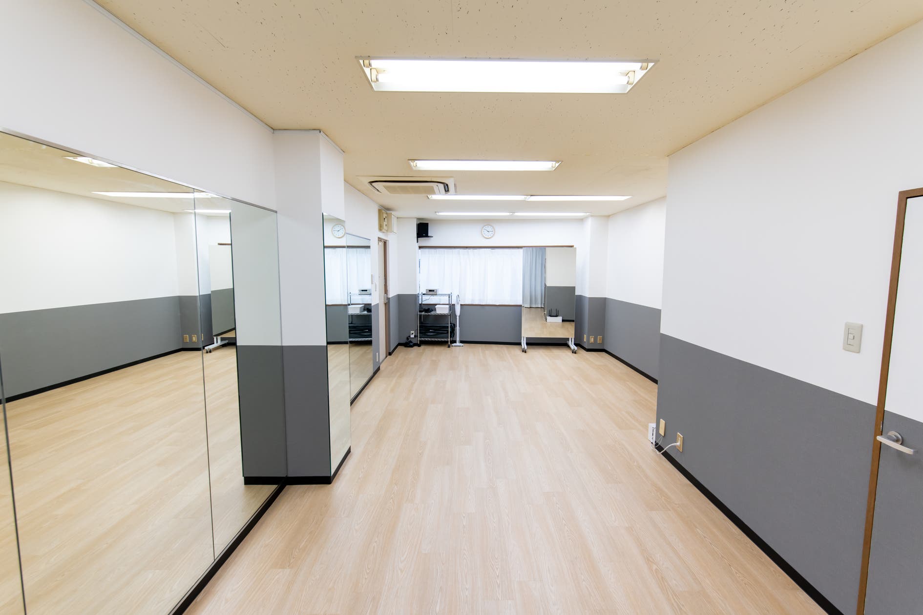 【麻布十番徒歩4分・六本木徒歩8分】【3F】換気・日当り良好/ウォーキング・ヨガ・撮影に人気/大型ミラー・移動式ミラー設置の写真10