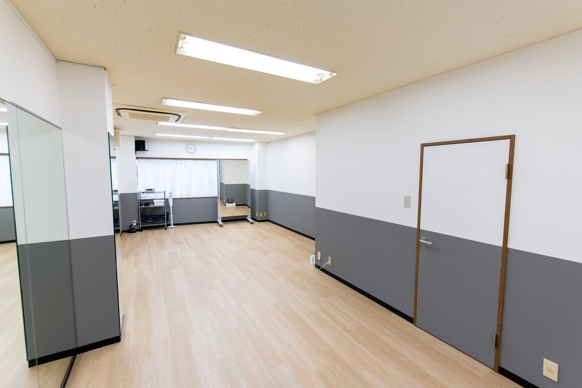 【麻布十番徒歩4分・六本木徒歩8分】【3F】換気・日当り良好/ウォーキング・ヨガ・撮影に人気/大型ミラー・移動式ミラー設置の写真13