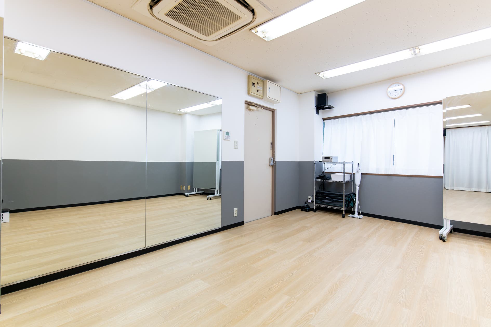 【麻布十番徒歩4分・六本木徒歩8分】【3F】換気・日当り良好/ウォーキング・ヨガ・撮影に人気/大型ミラー・移動式ミラー設置の写真15