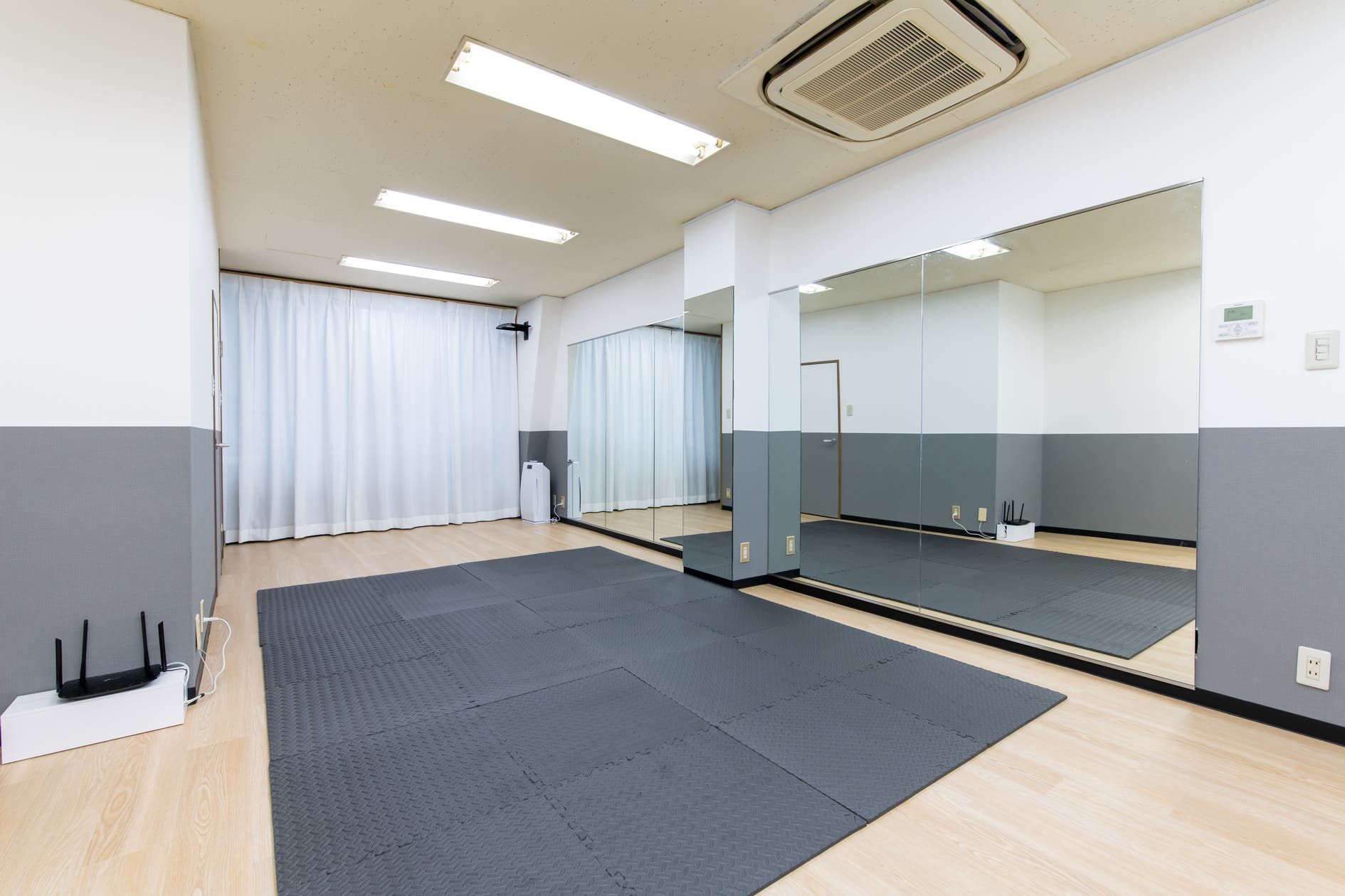 【麻布十番徒歩4分・六本木徒歩8分】【3F】換気・日当り良好/ウォーキング・ヨガ・撮影に人気/大型ミラー・移動式ミラー設置の写真19