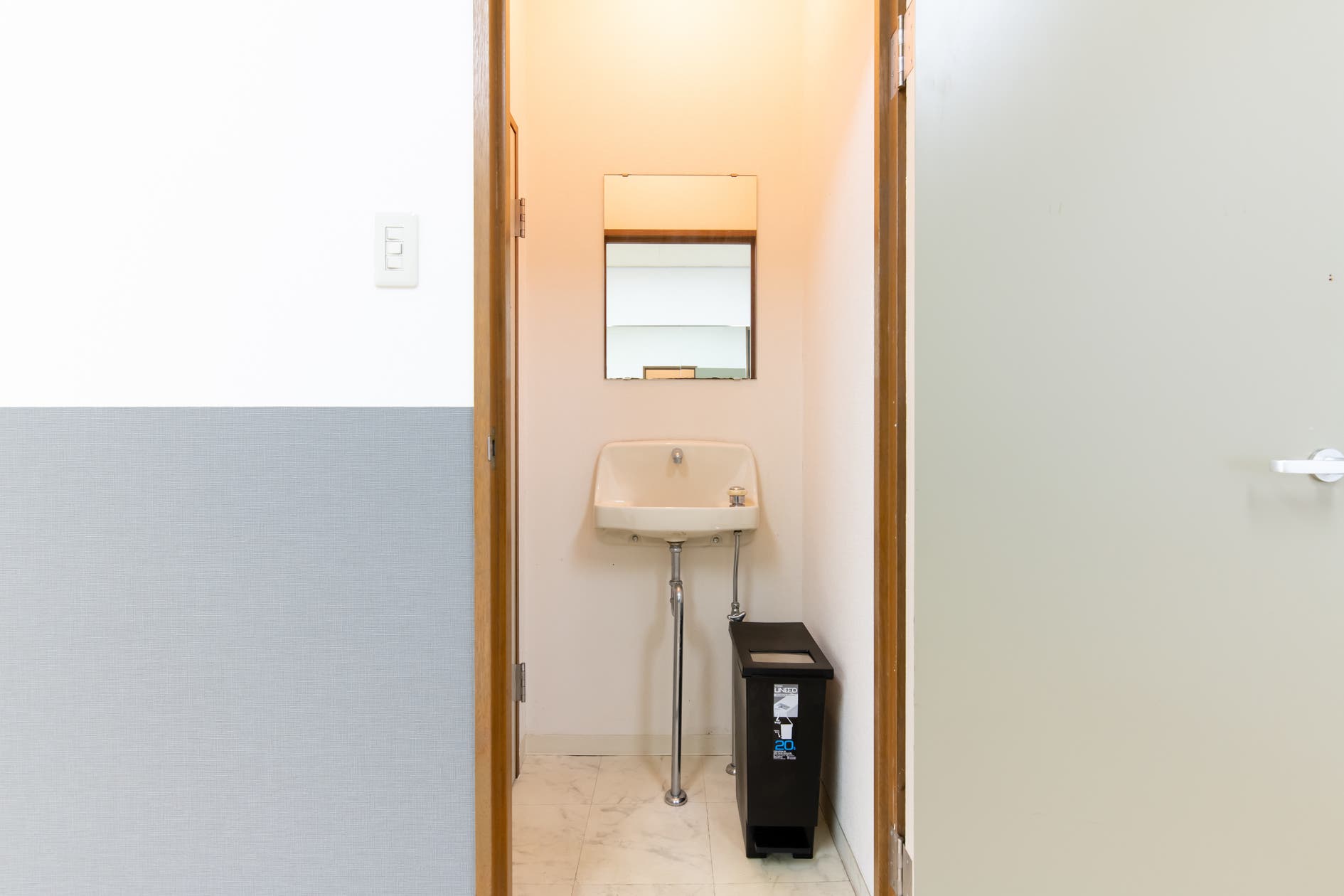 【麻布十番徒歩4分・六本木徒歩8分】【3F】換気・日当り良好/ウォーキング・ヨガ・撮影に人気/大型ミラー・移動式ミラー設置の写真26