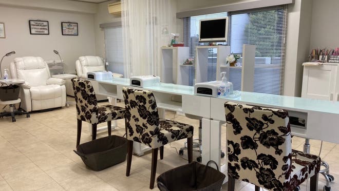 【品川駅徒歩3分】ネイリスト・アイリスト・エステティシャンのシェアサロン。スタッフ常駐のオープンスペースの写真1