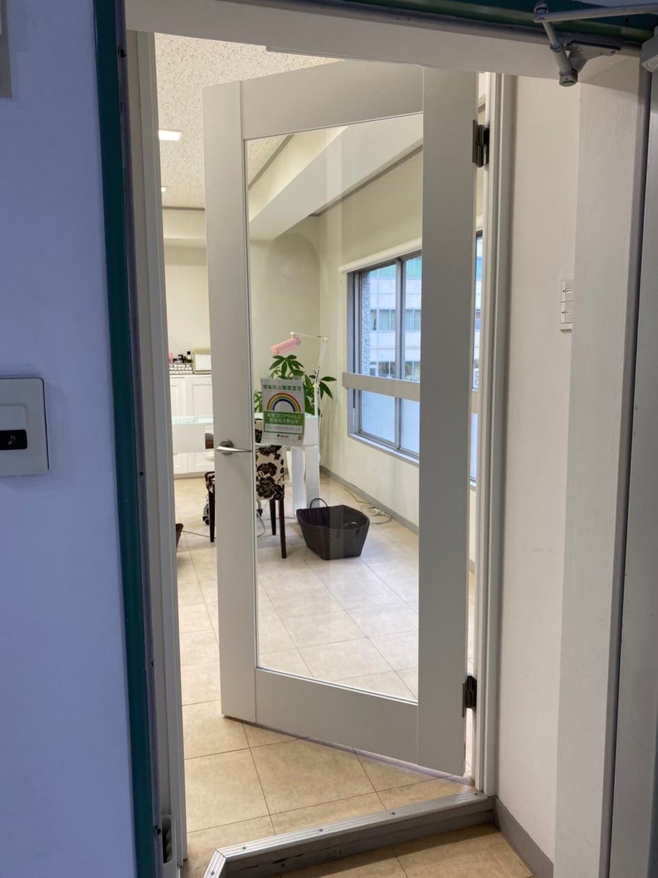 【品川駅徒歩3分】ネイリスト・アイリスト・エステティシャンのシェアサロン。スタッフ常駐のオープンスペースの写真5