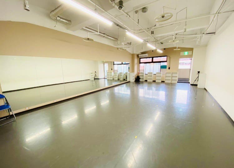 【YTJ川西スタジオ】「川西能勢口」駅から徒歩2分・鏡張りのダンスやレッスンに最適なスタジオですの写真3