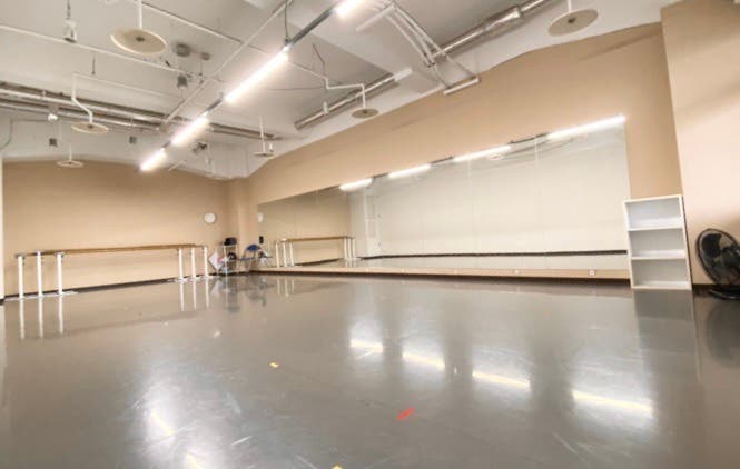 【YTJ川西スタジオ】「川西能勢口」駅から徒歩2分・鏡張りのダンスやレッスンに最適なスタジオですの写真1