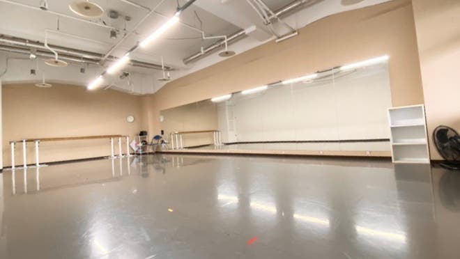 【YTJ川西スタジオ】「川西能勢口」駅から徒歩2分・鏡張りのダンスやレッスンに最適なスタジオですの写真1