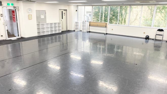 【YTJ戸塚スタジオ】JR戸塚駅徒歩7分・鏡張りのダンスやレッスンに最適なスタジオですの写真1