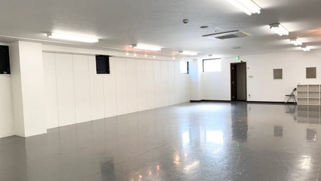【YTJ枚方スタジオ】枚方市駅中央出口徒歩2分・鏡張りのダンスやレッスンに最適なスタジオですの写真2
