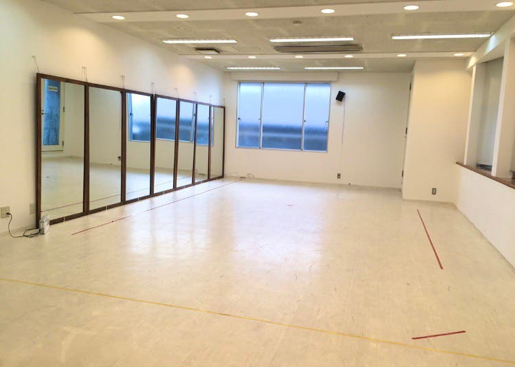 【YTJ茨木スタジオ】茨木市駅徒歩5分・鏡張りのダンスやレッスンに最適なスタジオですの写真7