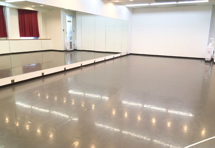 【YTJ茨木スタジオ】茨木市駅徒歩5分・鏡張りのダンスやレッスンに最適なスタジオですの写真2