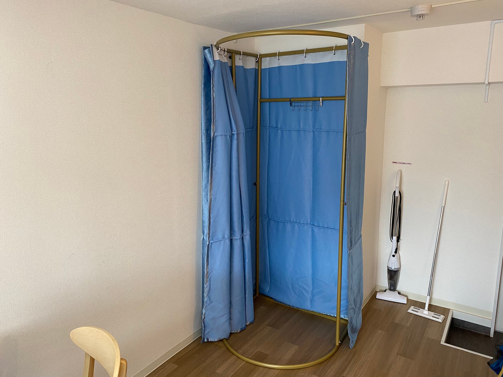 ＜初台ミニマルオフィス404＞高速光回線設置✨完全個室✨モニター/WiFi/マッサージベッド・マットあり！テレワーク/Web会議の写真7