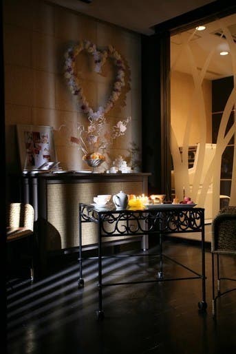 大宮駅から徒歩３分！【COURAGE】ホワイトとブラウンのコンビネーションでどんなコーディネートも惹きたてる会場です。の写真5