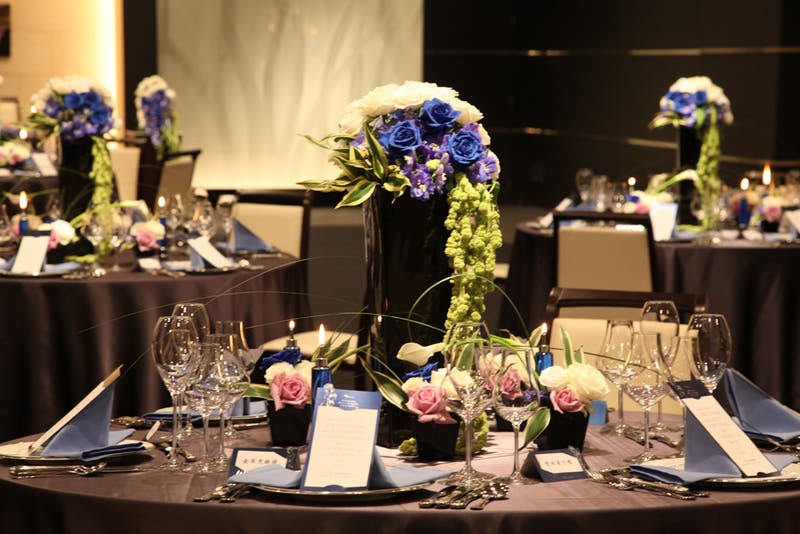 大宮駅から徒歩３分！【COURAGE】ホワイトとブラウンのコンビネーションでどんなコーディネートも惹きたてる会場です。の写真3