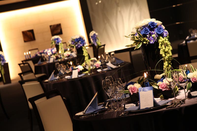 大宮駅から徒歩３分！【COURAGE】ホワイトとブラウンのコンビネーションでどんなコーディネートも惹きたてる会場です。の写真4