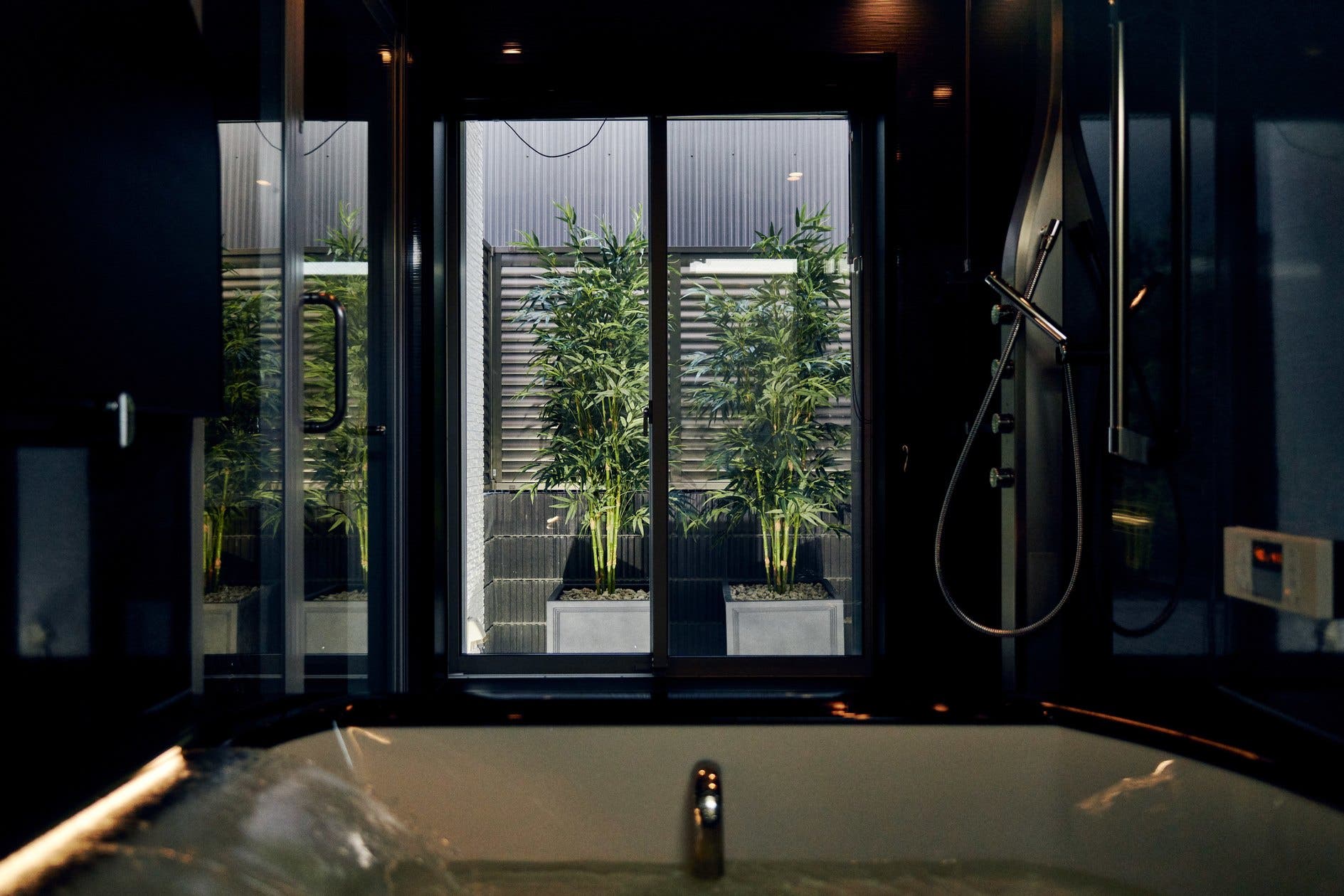 1階　バスルームの画像1