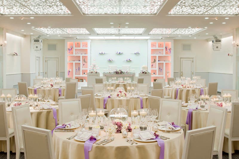 大宮  駅から徒歩３分【STORIA】気品あふれる贅沢な空間にムービングライトによる演出が魅力的な会場です。の写真6