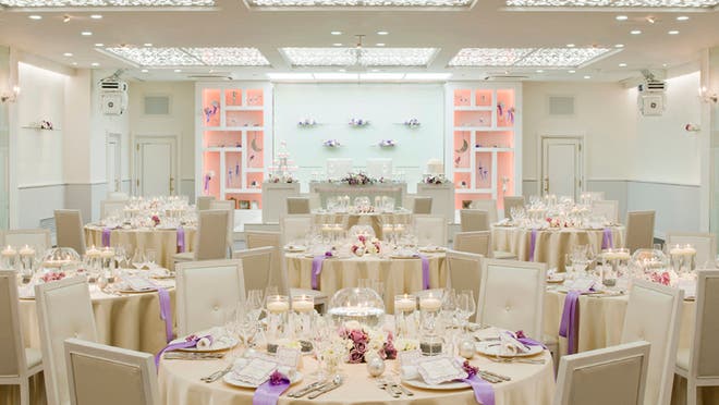 大宮 駅から徒歩3分【STORIA】気品あふれる贅沢な空間にムービングライトによる演出が魅力的な会場です。の写真6