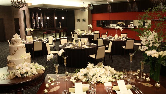 大宮駅から徒歩3分!【LUCE】上質でモダンな装いの披露宴会場で少人数でのご利用に最適の写真1